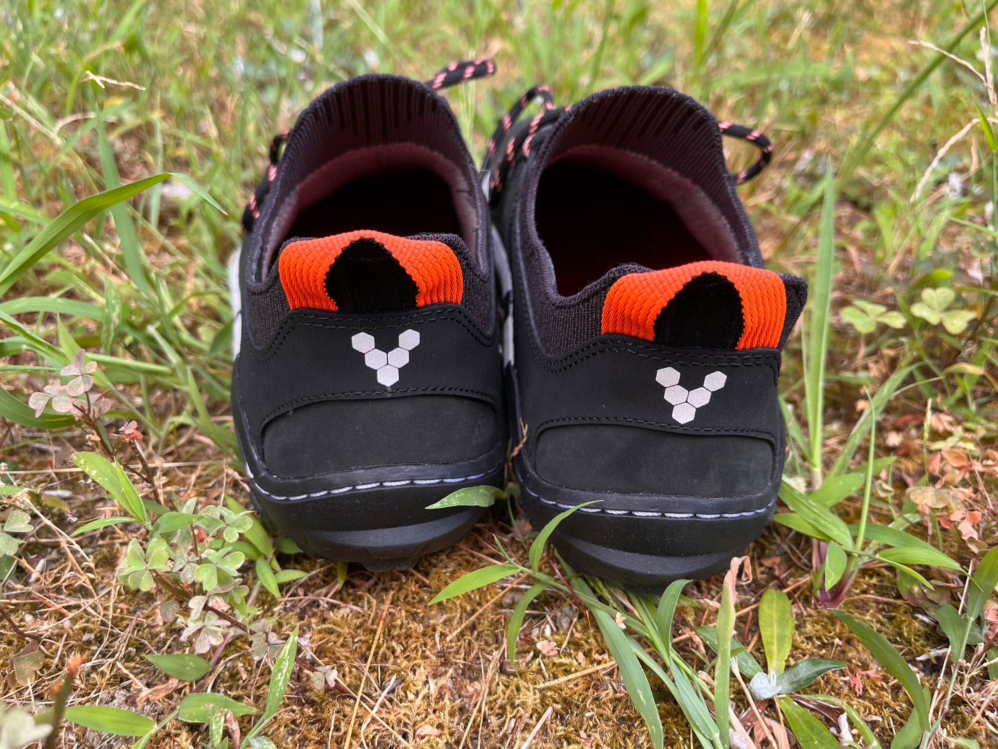 【vivobarefootレビュー】DECON LOW FG2を1年使用した感想とサイズ選び